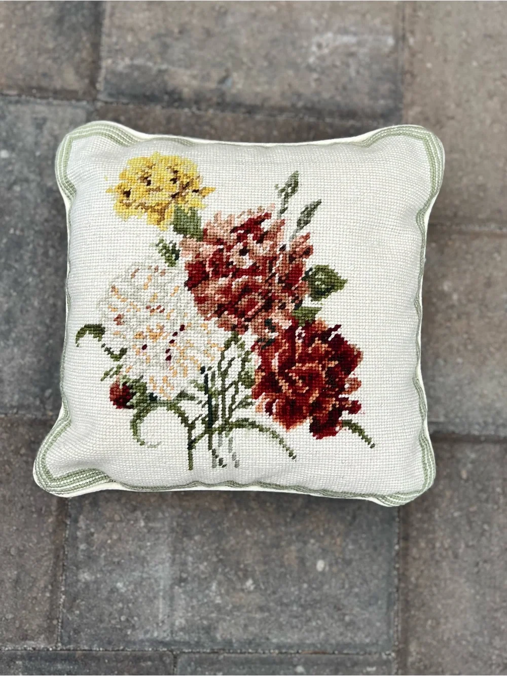 Vintage | Accents | Vintage Rose Needlepoint Pillow 212 Roses Bouquet ...